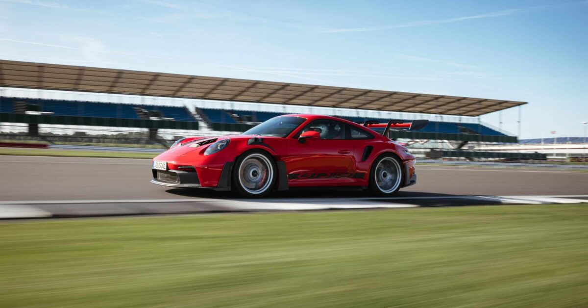 Porsche 911 992 GT3 RS in Red (22) | Porsche Knowledge