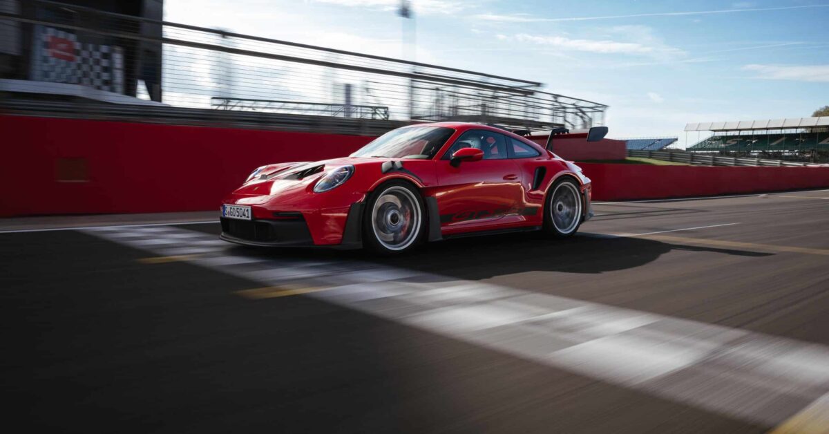 Porsche 911 992 GT3 RS in Red (9) | Porsche Knowledge