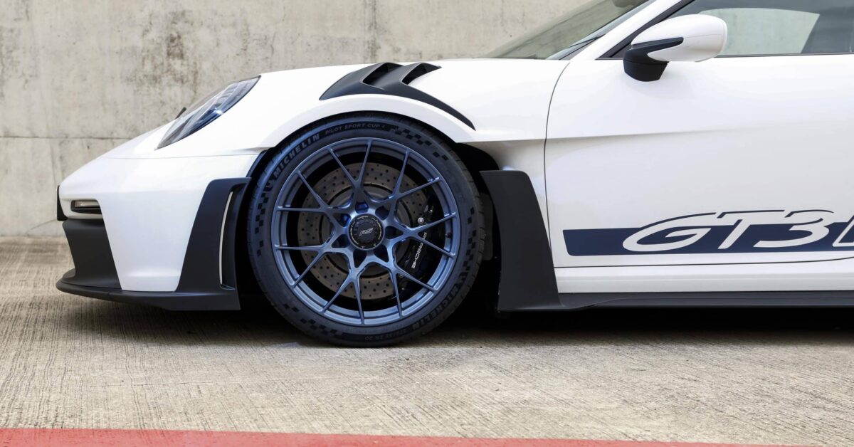 Porsche 911 992 GT3 RS in White (3) | Porsche Knowledge