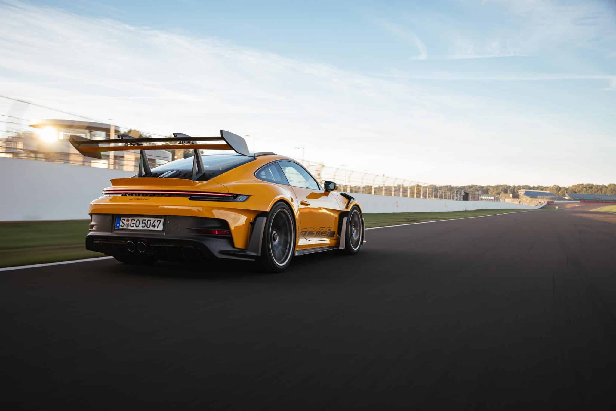 Porsche 911 992 GT3 RS in Yellow (12) | Porsche Knowledge