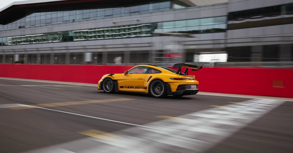 Porsche 911 992 GT3 RS in Yellow (18) | Porsche Knowledge