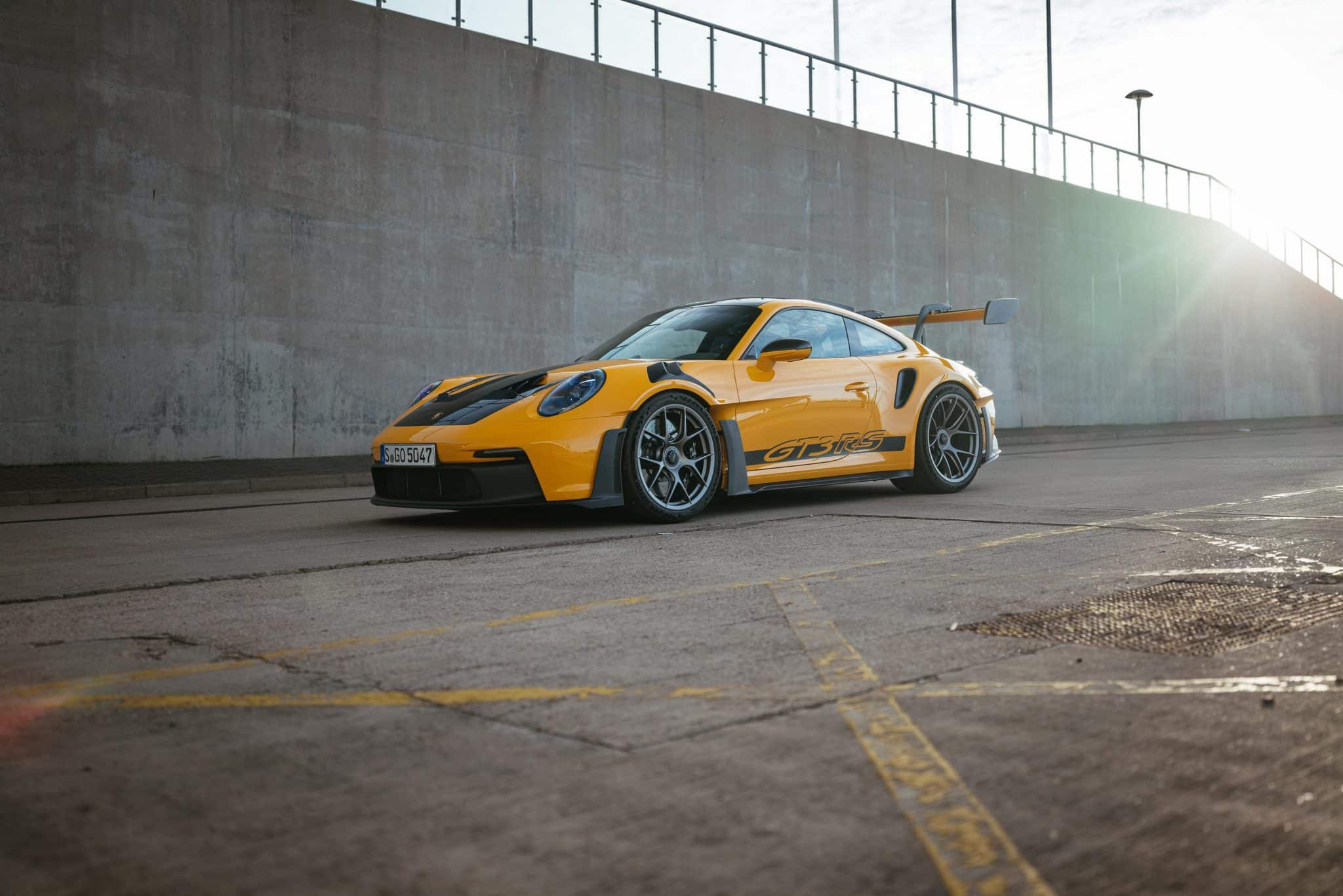 Porsche 911 992 GT3 RS in Yellow (32) | Porsche Knowledge