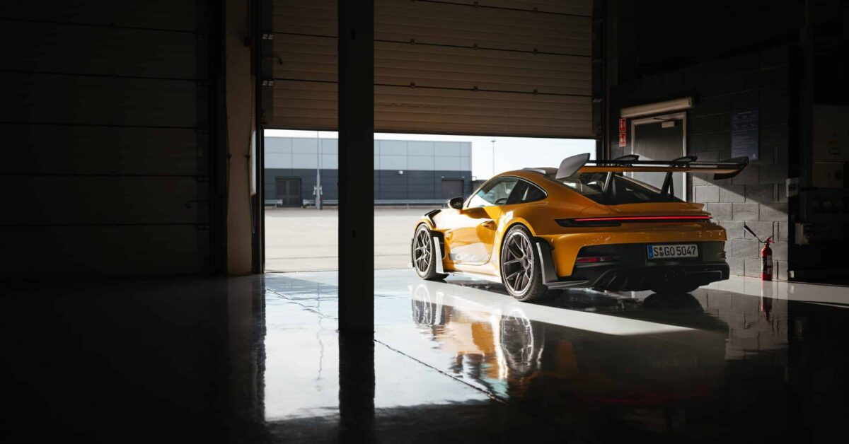 Porsche 911 992 GT3 RS in Yellow (33) | Porsche Knowledge