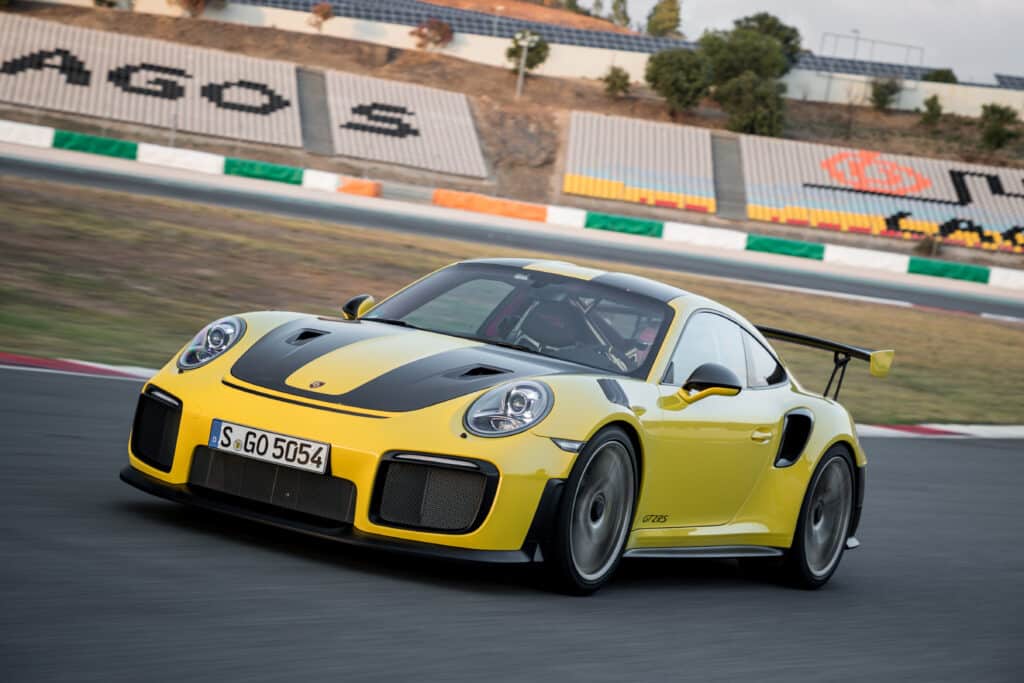 Porsche 911 991 GT2 RS Racing Yellow (2) | Porsche Knowledge